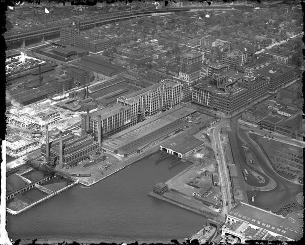R.C.A.-Victor Talking Machine plant on the Delaware riverfront, Camden ...